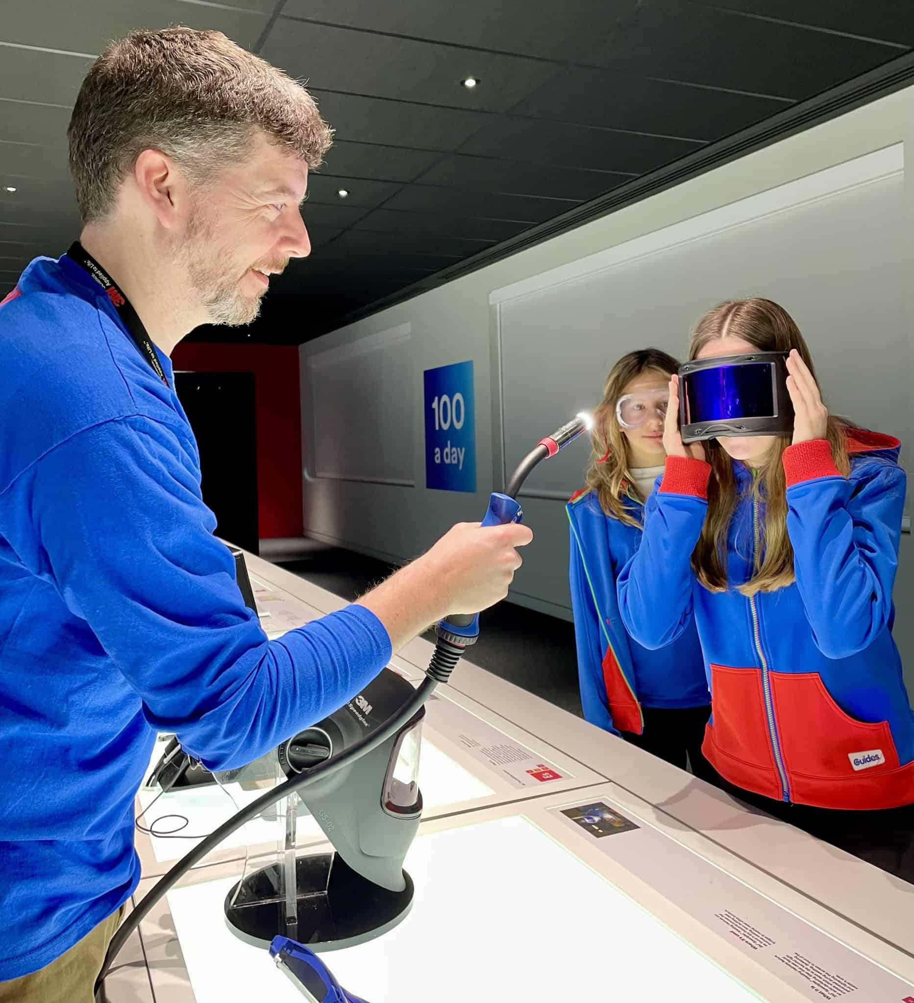 Bracknell and Crowthorne Guides and Rangers get hands-on with STEM at ...